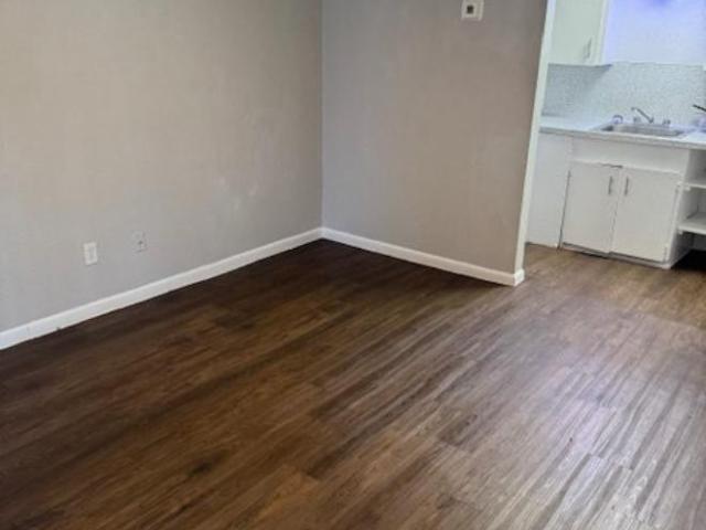 1 Br, 1 bath, Condo 5220 Weber Road