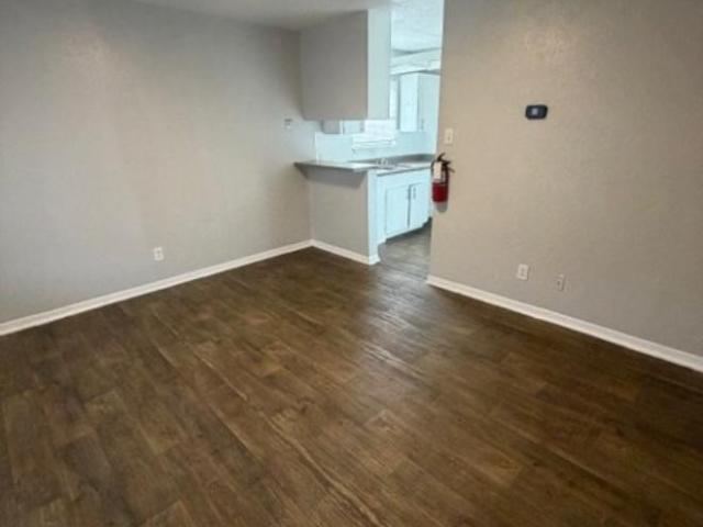 1 Br, 1 bath, Condo 5220 Weber Road