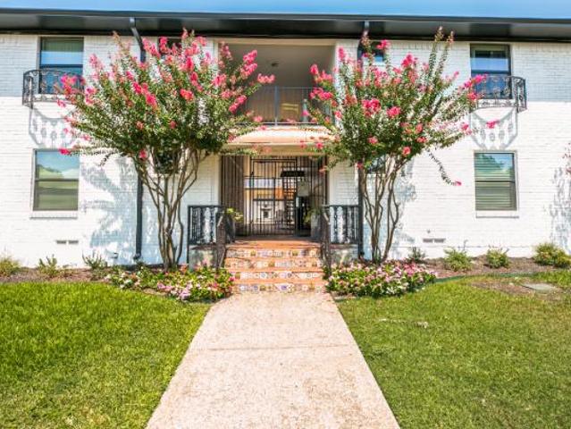 1 Br, 1 bath, Condo 5221 Bonita Avenue