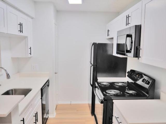 1 Br, 1 bath, Condo 5234 Villa Del Mar Ave