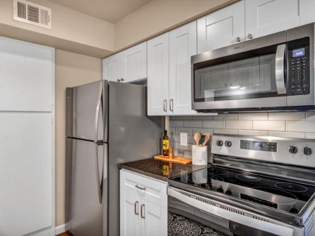 1 Br, 1 bath, Condo 525 Jones Avenue