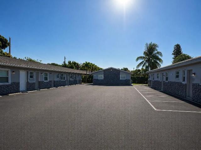 1 Br, 1 bath, Condo 525 N 62nd Ave