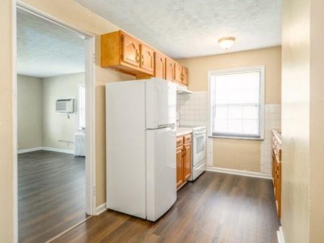 1 Br, 1 bath, Condo 527 Corona Ave