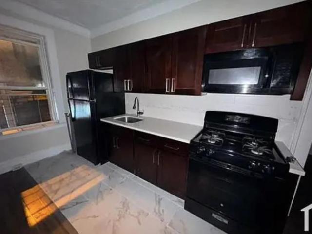 1 Br, 1 bath, Condo 52 4th Ave