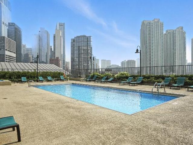 1 Br, 1 bath, Condo 530 N Kingsbury St