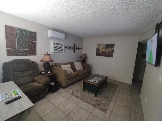 1 Br, 1 bath, Condo 530 W Murphy St