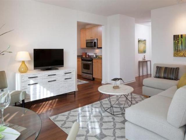1 Br, 1 bath, Condo 531 N Kingsbury
