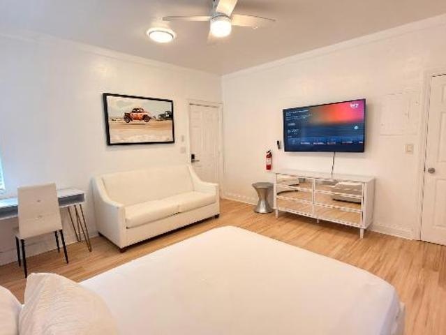 1 Br, 1 bath, Condo 545 Michigan Ave