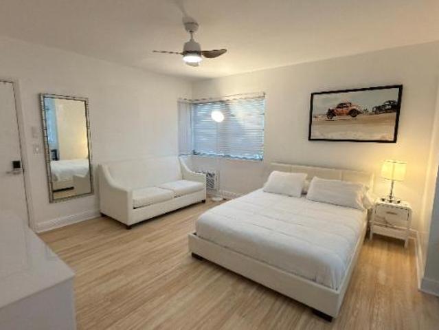 1 Br, 1 bath, Condo 545 Michigan Ave