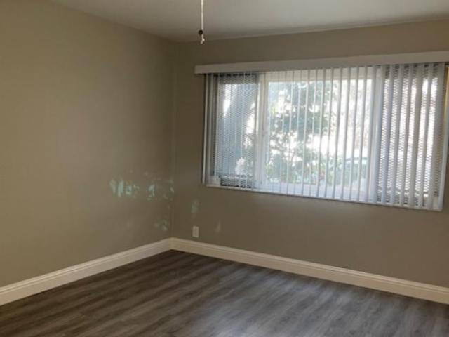 1 Br, 1 bath, Condo 5499 Claremont Avenue