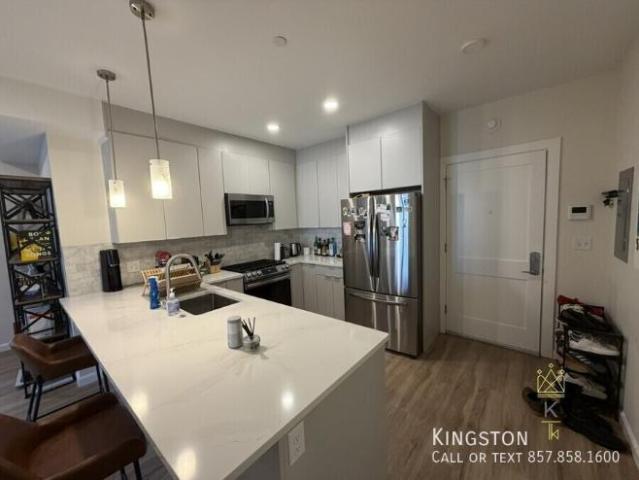 1 Br, 1 bath, Condo 54 Auburn St