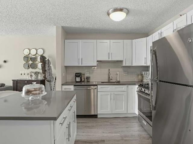 1 Br, 1 bath, Condo 550 N State St