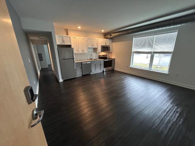 1 Br, 1 bath, Condo 550 New Holland Ave