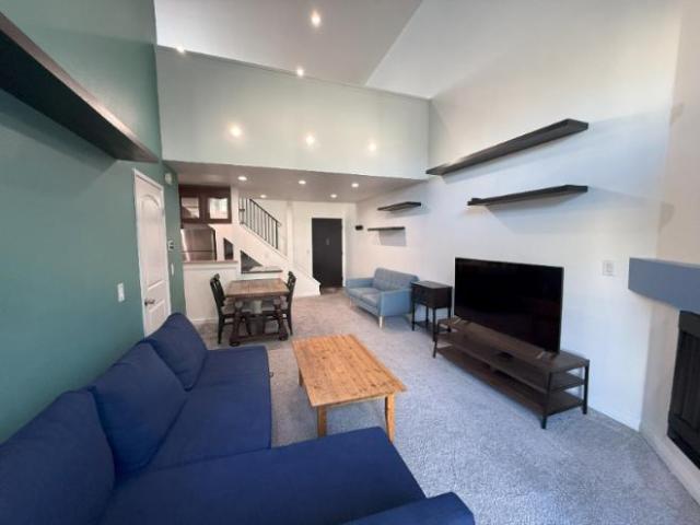 1 Br, 1 bath, Condo 5510 Owensmouth Ave