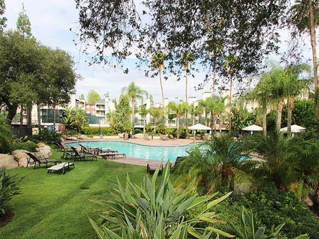 1 Br, 1 bath, Condo 5525 Canoga Ave