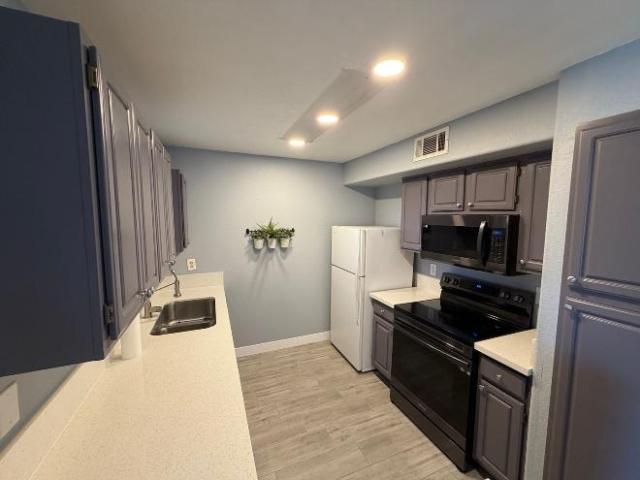 1 Br, 1 bath, Condo 555 E Silverado Ranch Blvd