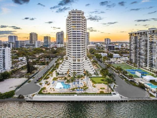 1 Br, 1 bath, Condo 555 NE 34th St