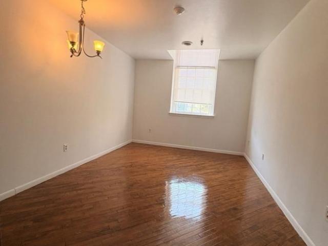 1 Br, 1 bath, Condo 555 Pearl St