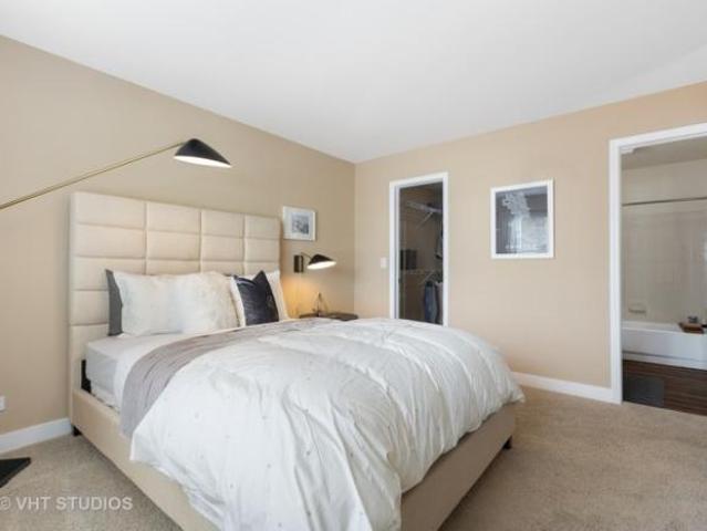 1 Br, 1 bath, Condo 55 Kensington Circle