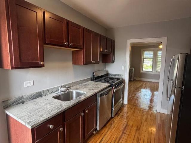 1 Br, 1 bath, Condo 5600 S Francisco