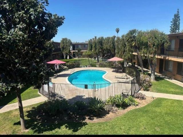 1 Br, 1 bath, Condo 563 Broadway