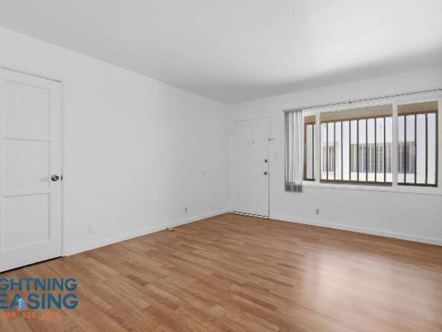 1 Br, 1 bath, Condo 5642 Laurel Canyon Blvd