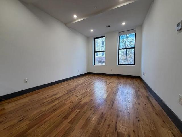 1 Br, 1 bath, Condo 568 Communipaw Avenue