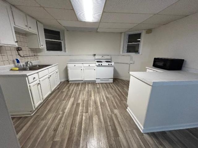 1 Br, 1 bath, Condo 5710 N Rockwell St