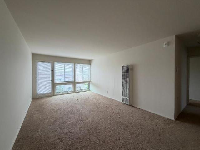 1 Br, 1 bath, Condo 571 33rd Ave
