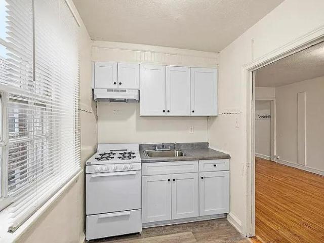 1 Br, 1 bath, Condo 5743 N Park Ave