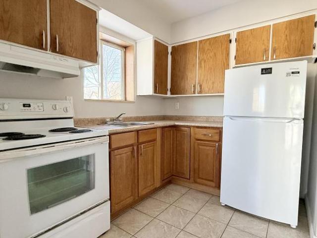 2 Br, 1 bath, Condo 575 Assumption St