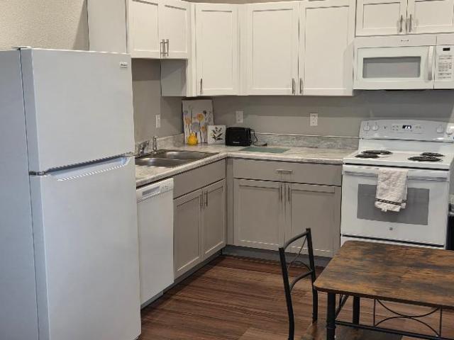 1 Br, 1 bath, Condo 5833 Homewood Drive