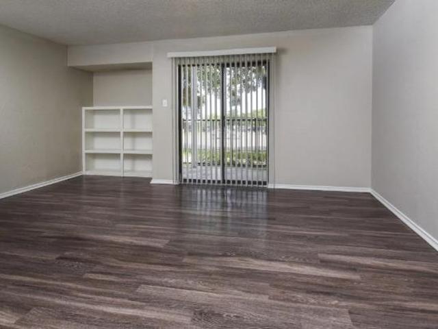 1 Br, 1 bath, Condo 600 Barwood Park