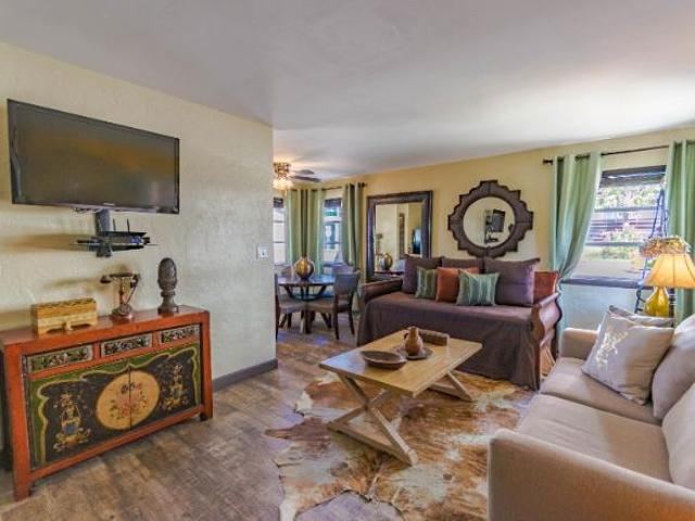 1 Br, 1 bath, Condo 600 Oakridge Blvd
