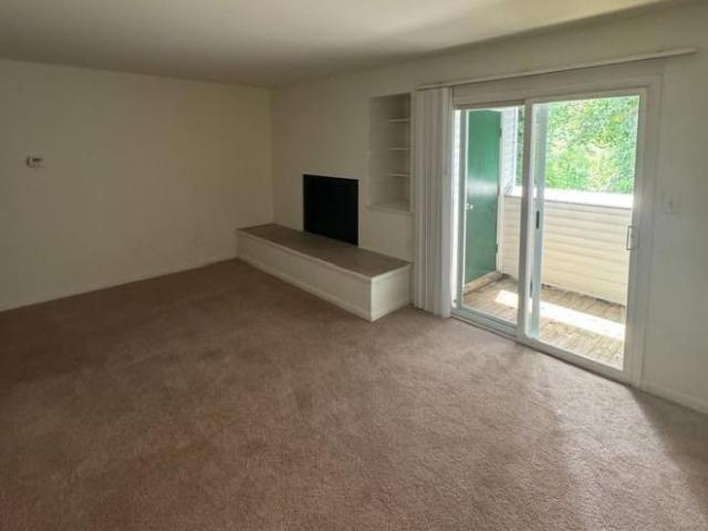 1 Br, 1 bath, Condo 600 Reusens Rd