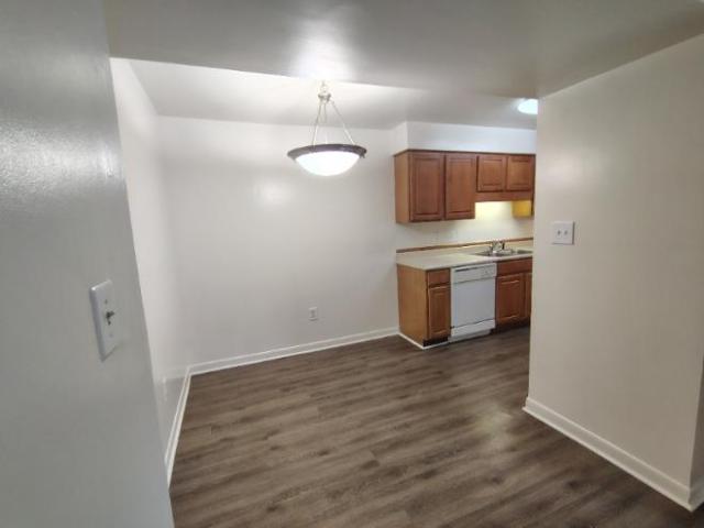 1 Br, 1 bath, Condo 600 Reusens Road