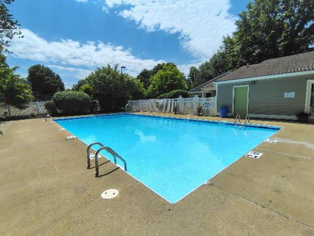 1 Br, 1 bath, Condo 600 Reusens Road