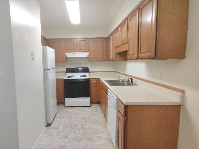 1 Br, 1 bath, Condo 600 Reusens Road