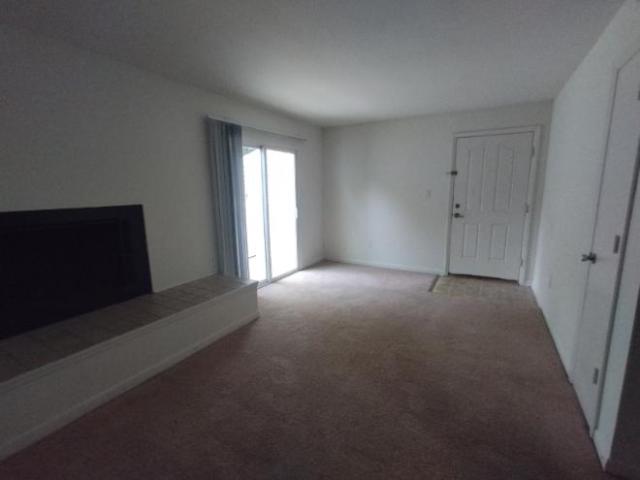1 Br, 1 bath, Condo 600 Reusens Road