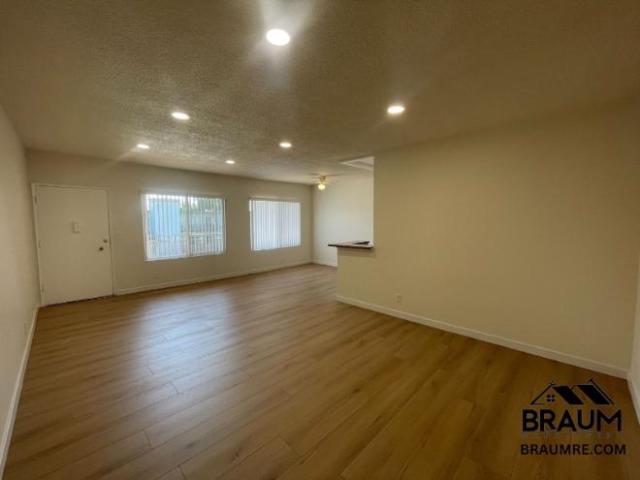 1 Br, 1 bath, Condo 6041 Whitsett Ave