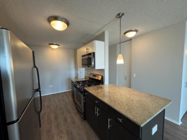 1 Br, 1 bath, Condo 605 W Lake Street