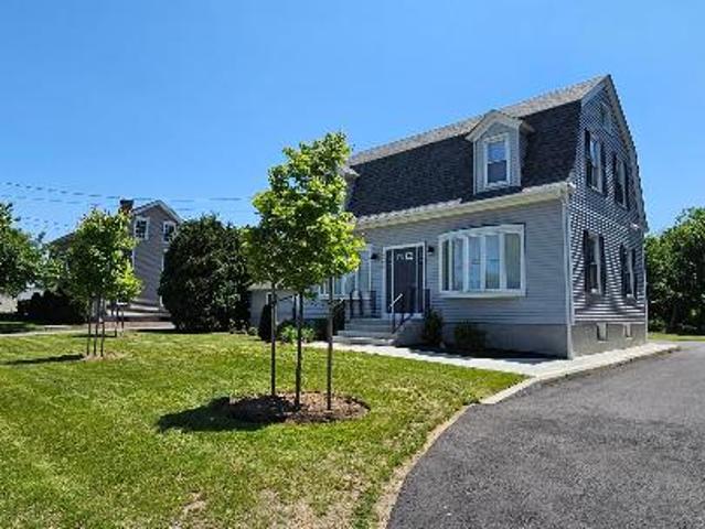 1 Br, 1 bath, Condo 606 Putnam Pike