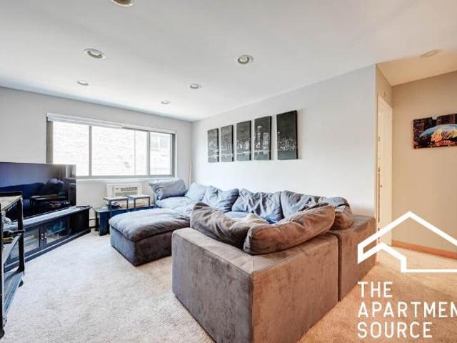 1 Br, 1 bath, Condo 607 West Wrightwood Ave