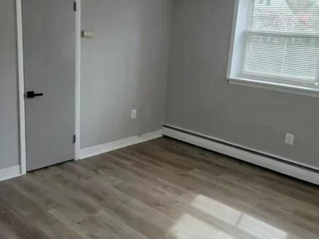 1 Br, 1 bath, Condo 615 E Main St