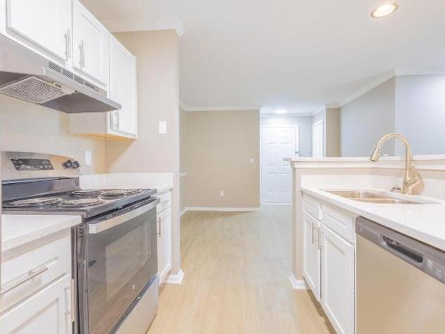 1 Br, 1 bath, Condo 618 Caledon Ct