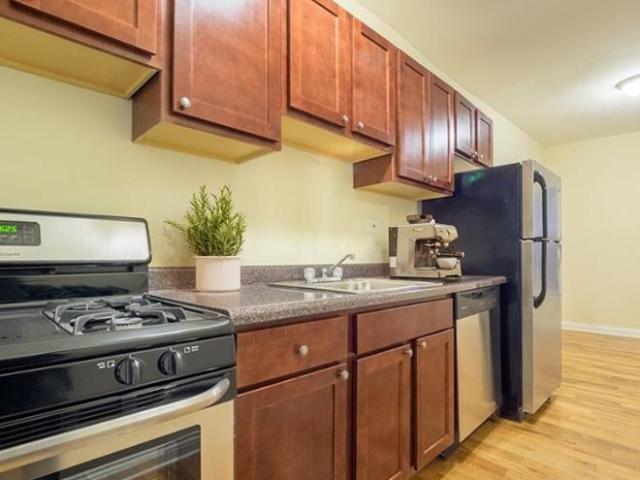 1 Br, 1 bath, Condo 622 5 West Barry Ave