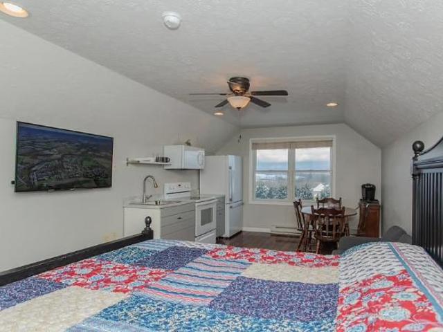 1 Br, 1 bath, Condo 625 Devon Dr