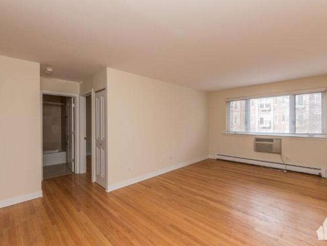 1 Br, 1 bath, Condo 625 West Wrightwood Avenue