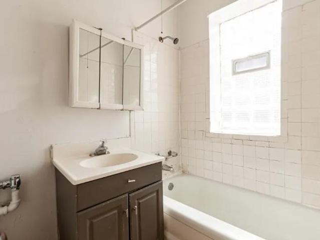 1 Br, 1 bath, Condo 626 West Barry Avenue
