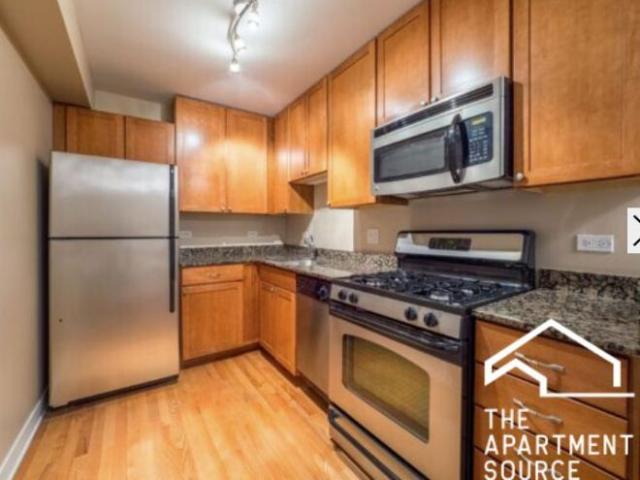 1 Br, 1 bath, Condo 627 West Wrightwood Ave